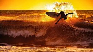 Surfing Desktop Theme for Windows 10 / 11