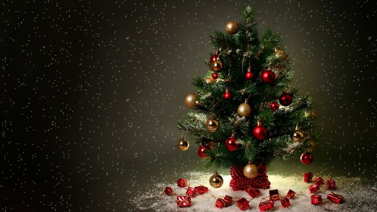 Christmas Tree Desktop Theme for Windows 10 / 11