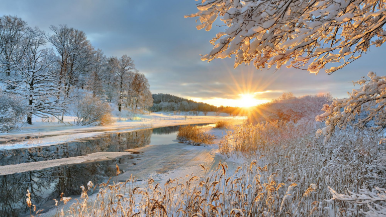 Winter River Desktop Theme for Windows 10 / 11