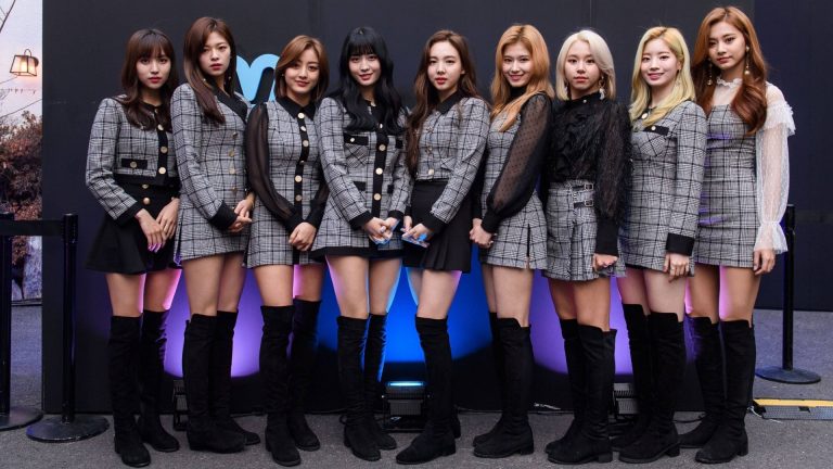 TWICE Desktop Theme for Windows 10 / 11