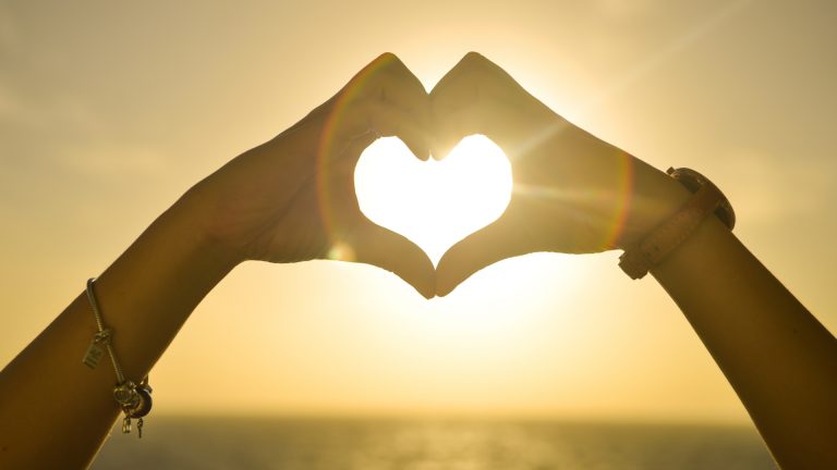 Love Desktop Theme for Windows 10 / 11