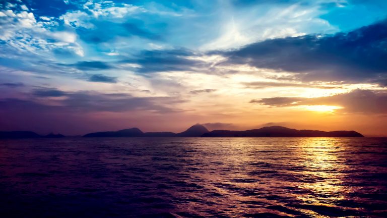 Night Ocean Desktop Theme for Windows 10 / 11