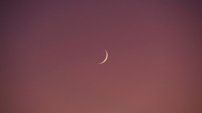 Minimalist 4K Desktop Theme for Windows 10 / 11