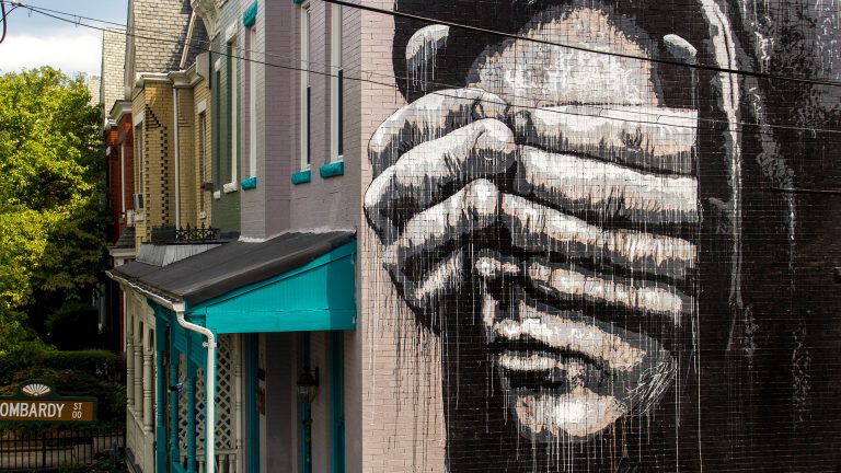 Artistic Graffiti Desktop Theme for Windows 10 / 11