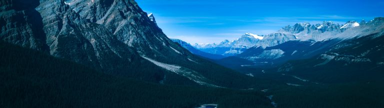 Mountain Dual Monitor Desktop Theme for Windows 10 / 11