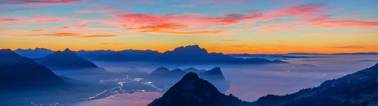 Mountain Dual Monitor Desktop Theme for Windows 10 / 11
