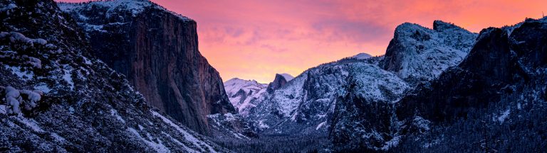 Mountain Dual Monitor Desktop Theme for Windows 10 / 11